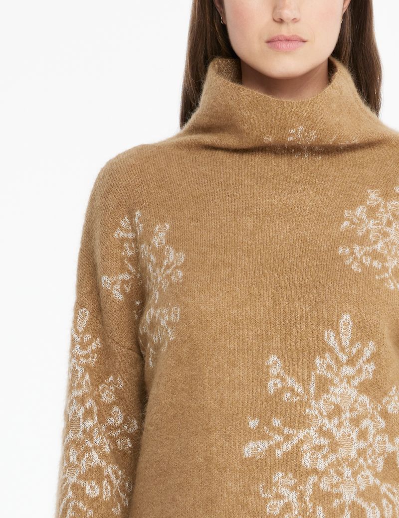 Caramel sweater - snowflake jacquard by Sarah Pacini