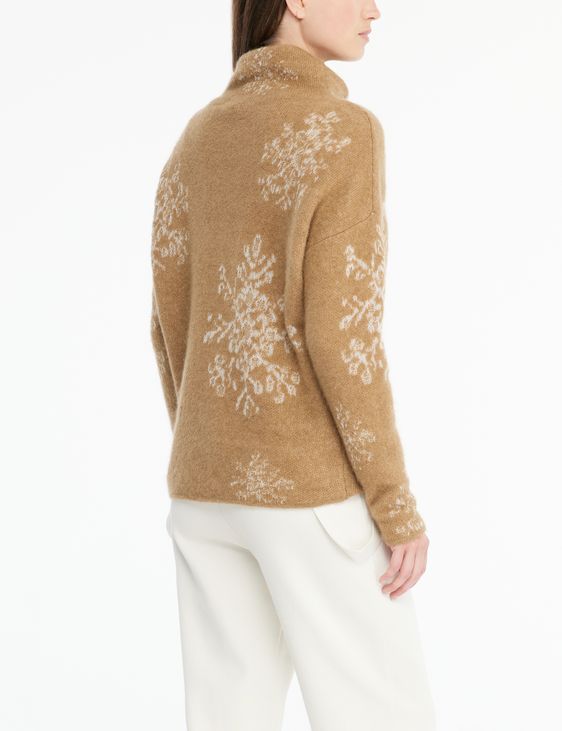 Caramel sweater - snowflake jacquard by Sarah Pacini