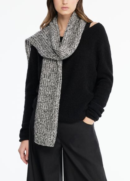 Buy your women's scarves online at Sarah Pacini