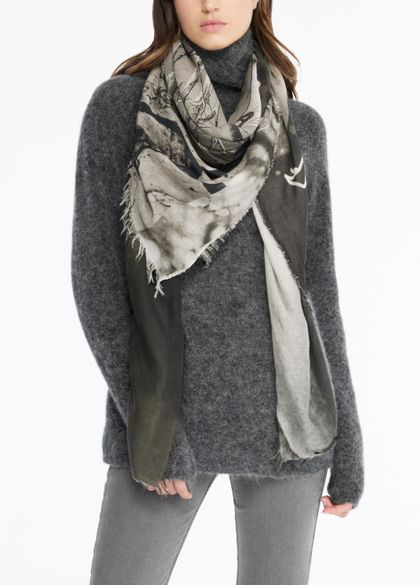 Buy your women's scarves online at Sarah Pacini