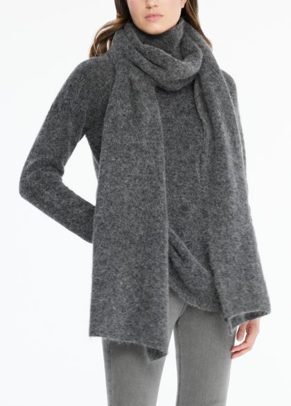 Buy your women's scarves online at Sarah Pacini