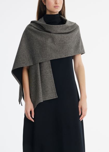 Buy your women's scarves online at Sarah Pacini